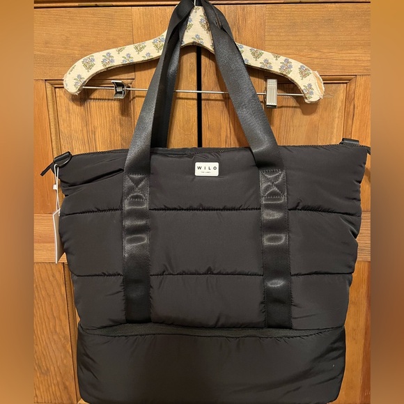 Wilo The Label | Bags | Nwt Wilo The Label Puffer Gym Bagtote Currently ...